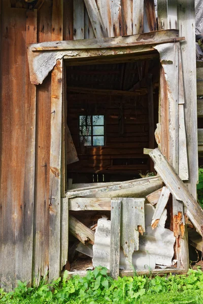 Rotten wooden gates – Stock Editorial Photo © vilaxlt #82669178