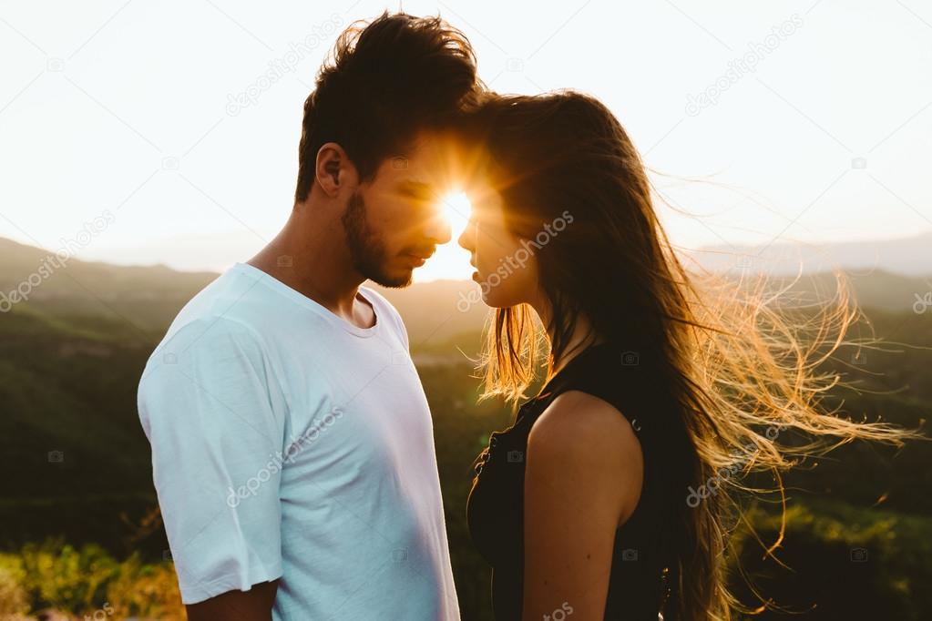 Beautiful young couple enjoying nature at mountain peak. — Stock Photo © nenetus #122789428