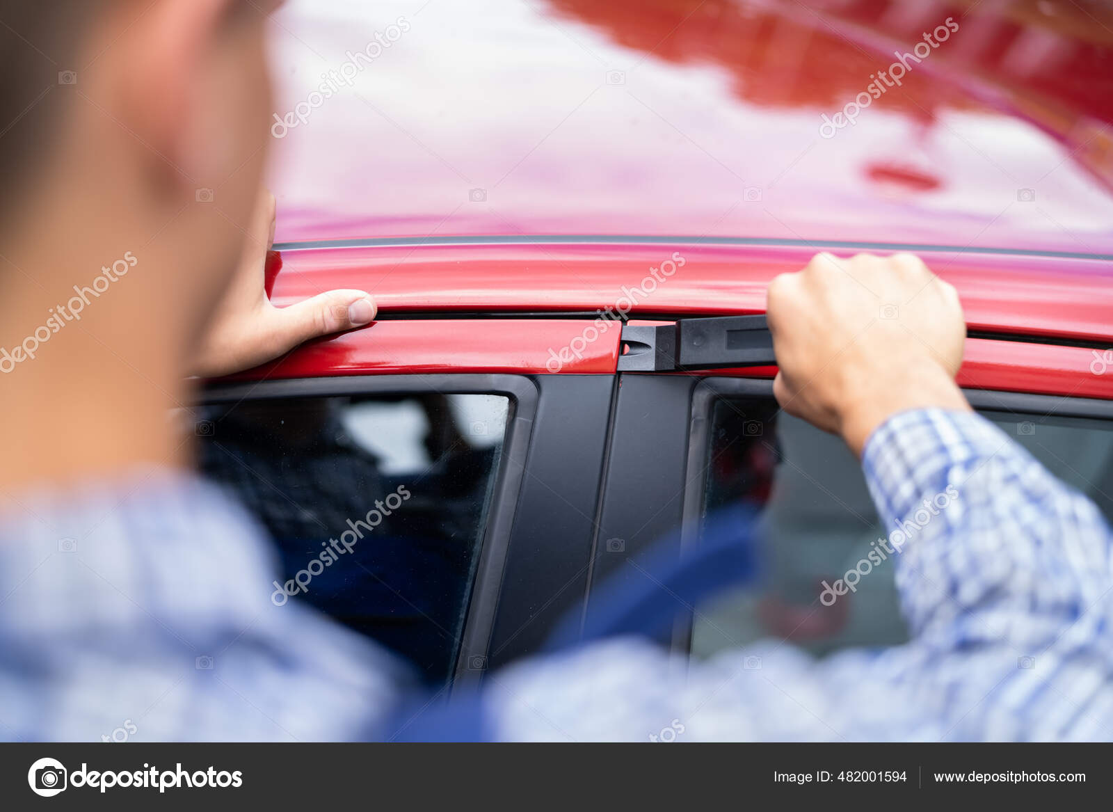 Locksmith Using Wedge Tool Open Locked Vehicle Door — Stock Photo ...