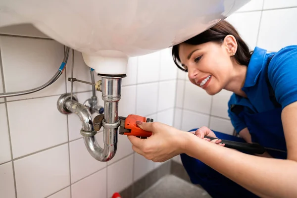 Lady plumber Stock Photos, Royalty Free Lady plumber Images | Depositphotos