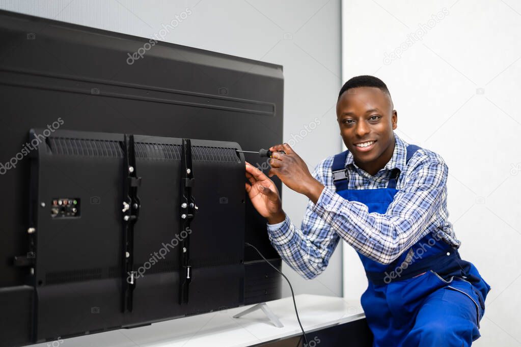 Fijación de la televisión LCD. Comprobación e instalación de TV 2024