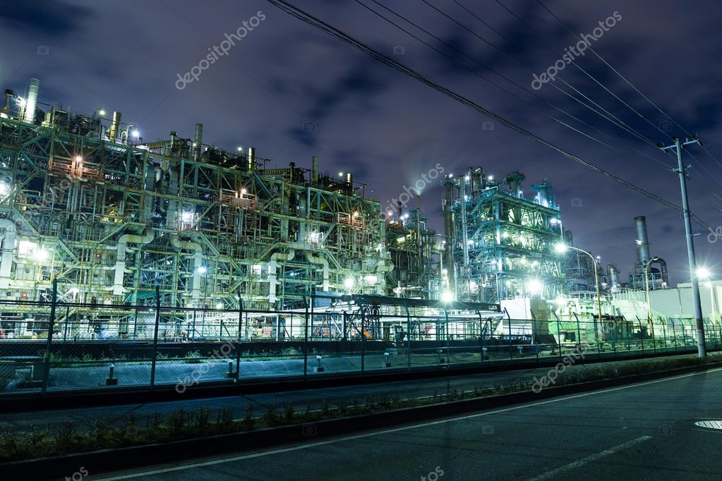 Industrial buildings at large factory at night — Stock Photo ...