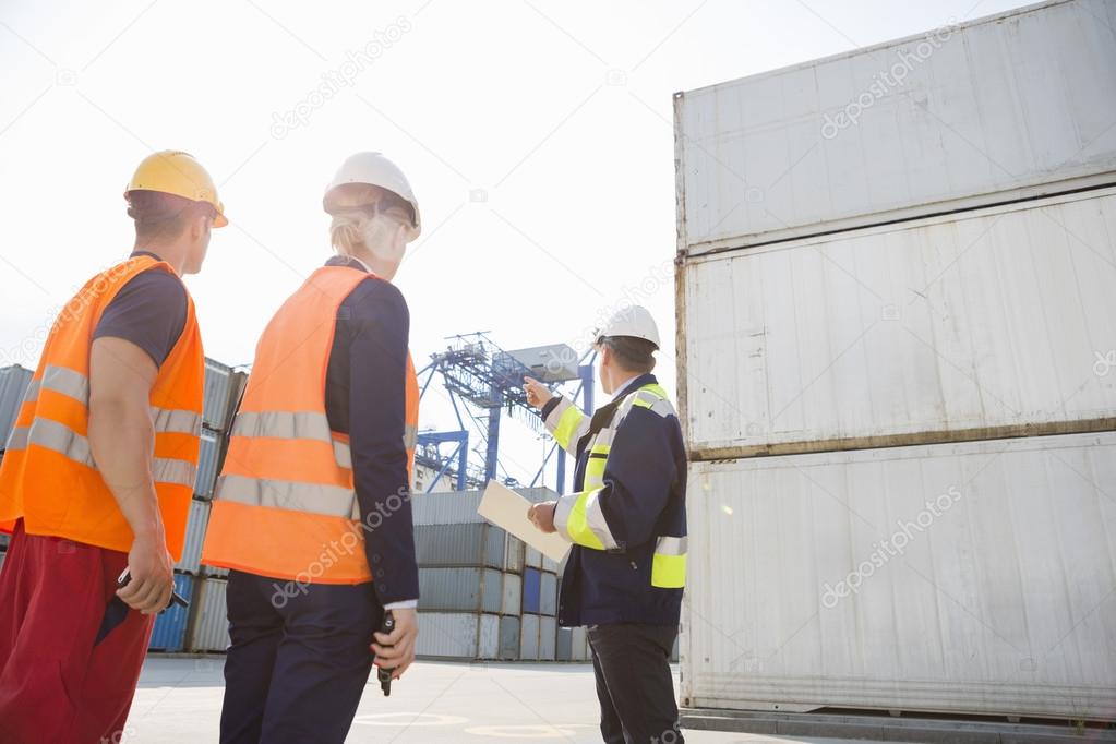 Supervisor discussing with workers — Stock Photo © londondeposit #57273483