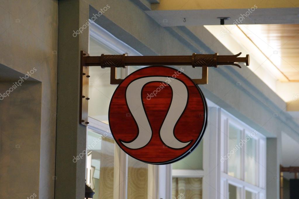 Lululemon store exterior and sign at the Ala Moana Center — Stock ...