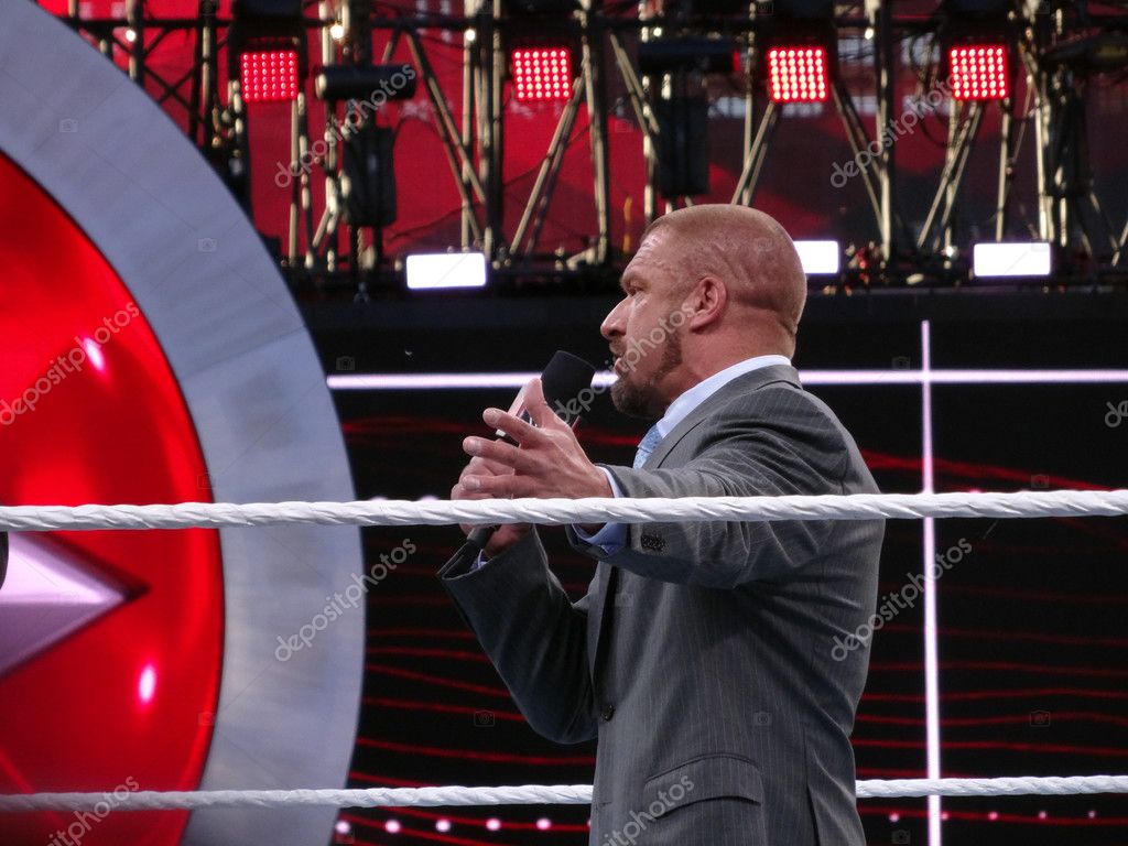 Triple H talks into microphone — Stock Editorial Photo © ericbvd #97879644 Triple H talks into microphone — Stock Editorial Photo © ericbvd #97879644