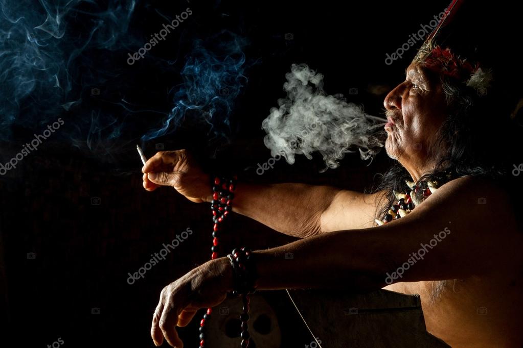 Amazonas-Schamane im Porträt – Stockfoto © ammmit #87799278