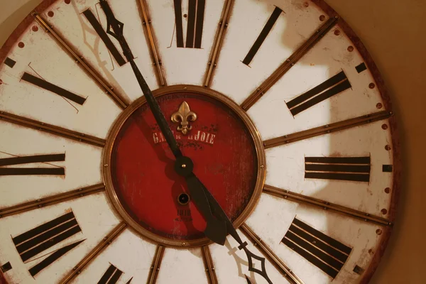 Giant clock Stock Photos, Royalty Free Giant clock Images | Depositphotos