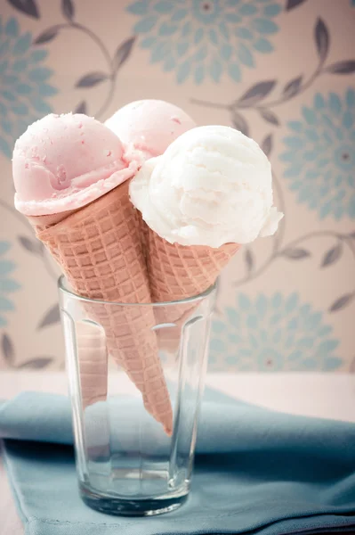 Ice cream cones in cup — Stock Photo © Daxiao_Productions #80881838