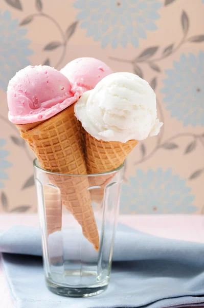 Ice cream cones in cup — Stock Photo © Daxiao_Productions #80881838