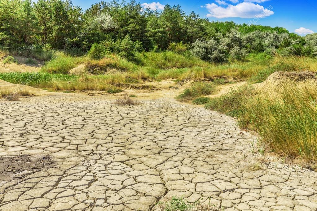 Lake bed drying up Stock Photo by ©grafvision 117966960