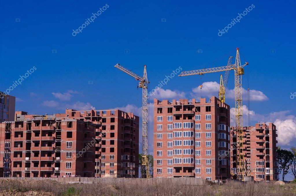 Construction of a brick high-rise building with a crane — Stock Photo ...