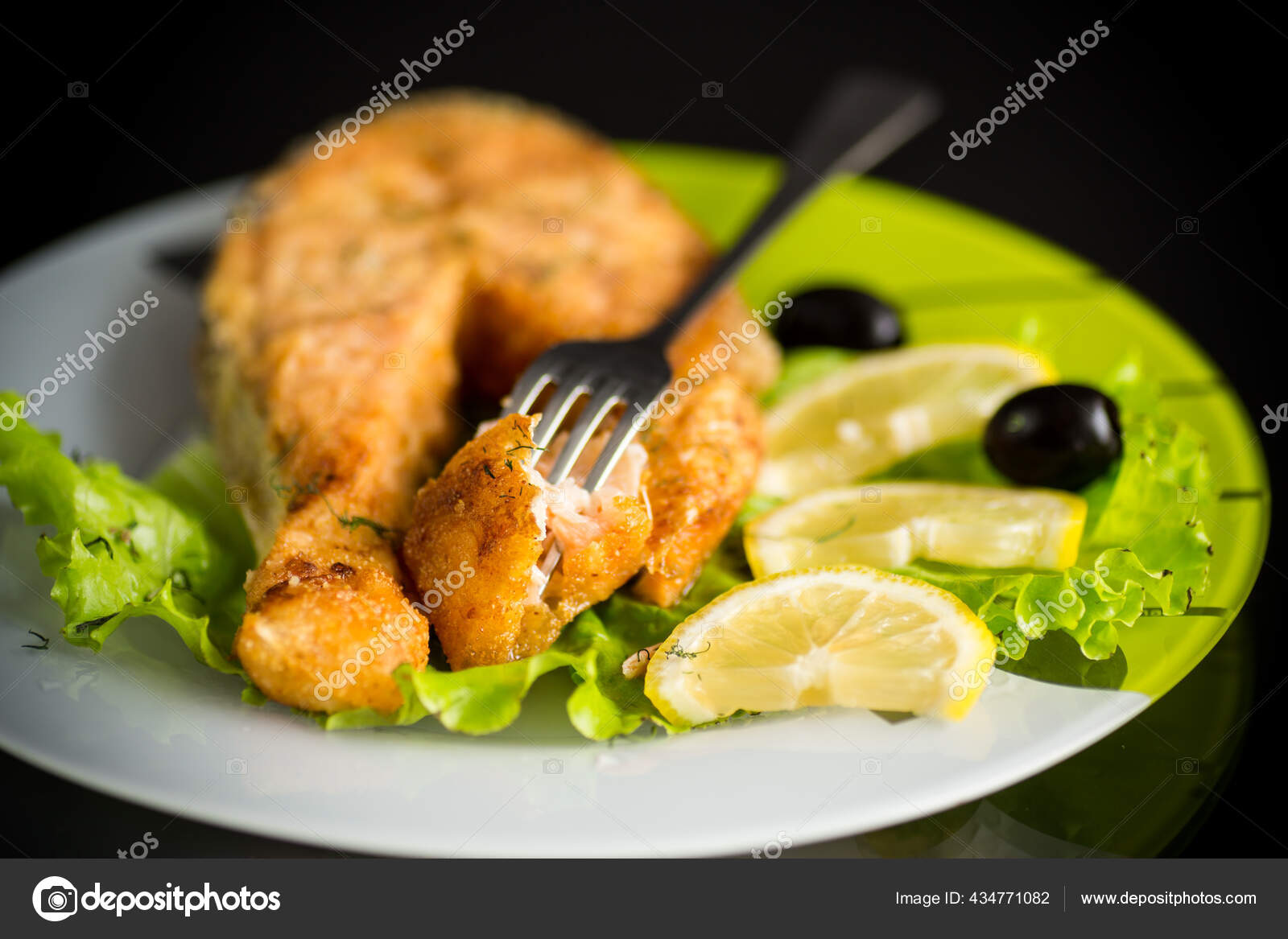 Piece Fried Salmon Fish Plate Lemon Herbs Stock Photo by ©Rawlik 434771082