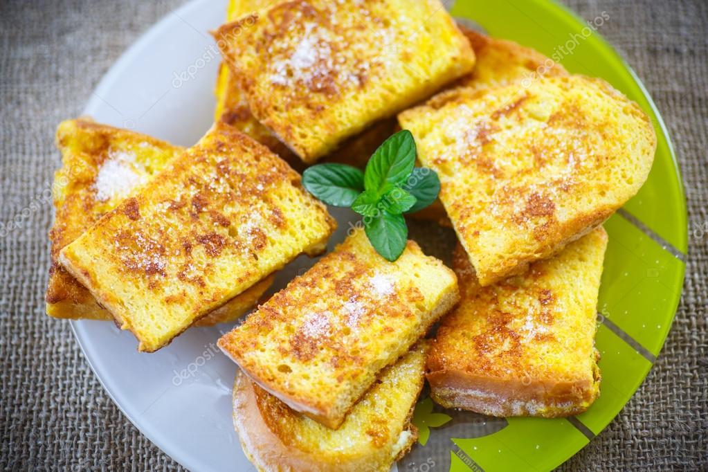 tostadas dulces huevo frito espolvoreado 2023