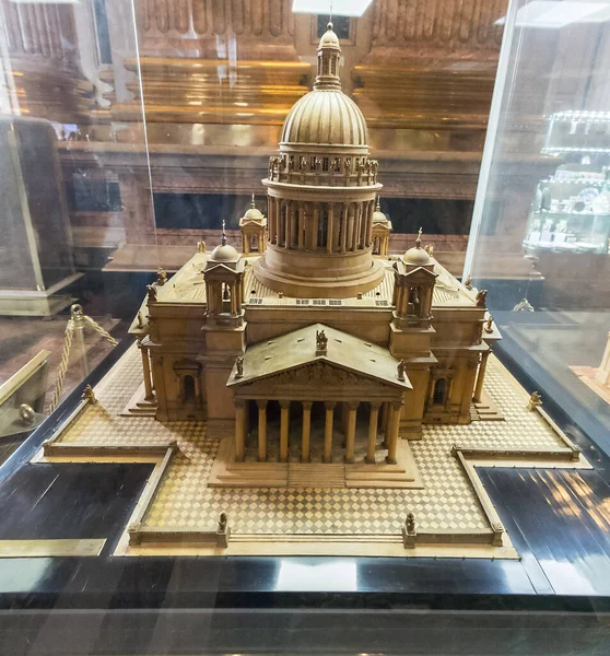 ST. PETERSBURG, RUSIA - 30 DE MAYO DE 2017: Modelo de la Catedral de ...
