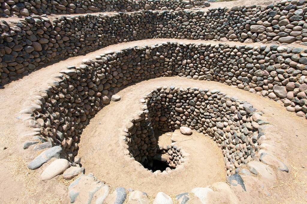 Acueducto Cantalloc en Nazca o ciudad de Nazca, acueductos espiral o ...