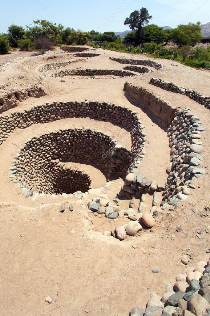 Acueducto Cantalloc en Nazca o ciudad de Nazca, acueductos espiral o ...