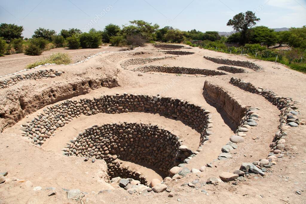 Acueducto Cantalloc en Nazca o ciudad de Nazca, acueductos espiral o ...