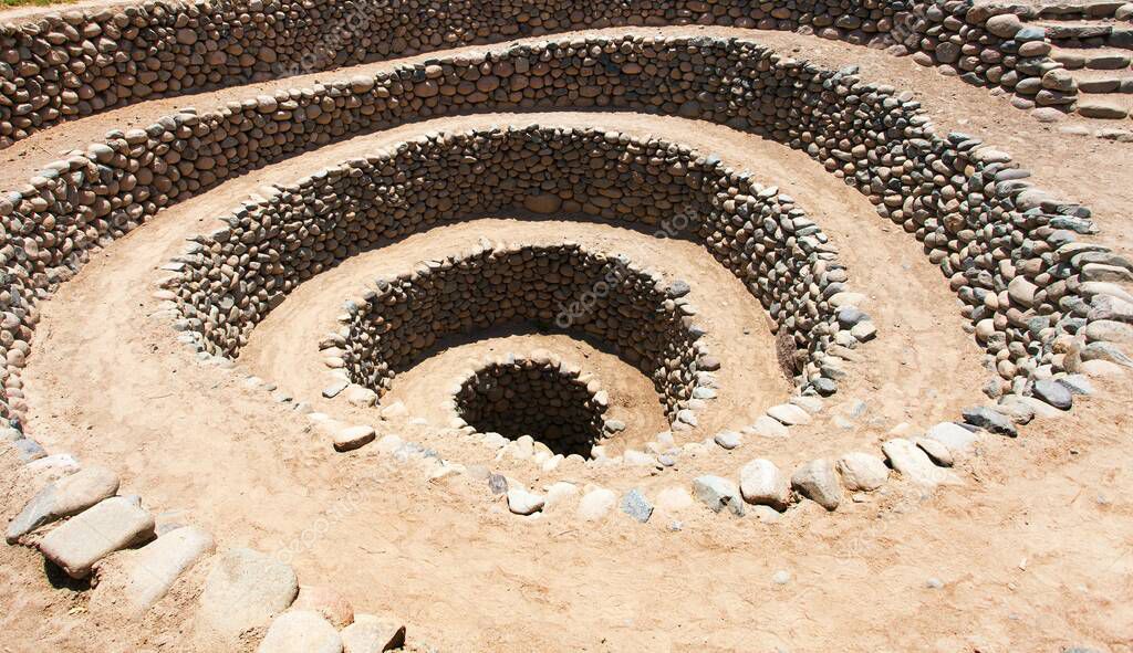 Acueducto Cantalloc en Nazca o ciudad de Nazca, acueductos espiral o ...