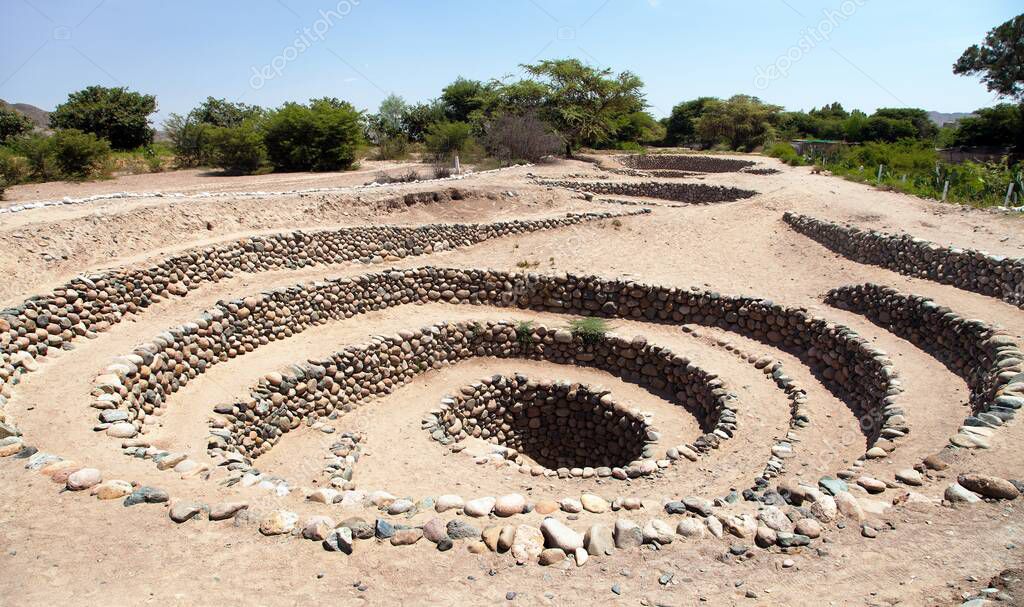 Acueducto Cantalloc en Nazca o ciudad de Nazca, acueductos espiral o ...