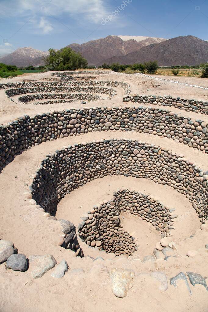 Acueducto Cantalloc en Nazca o ciudad de Nazca, acueductos espiral o ...