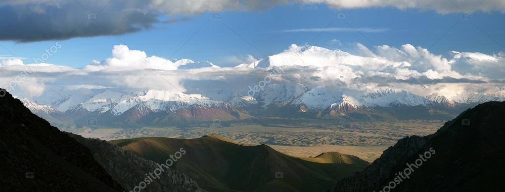 Vista panorámica del Pico Lenin desde la cordillera de Alay 2022