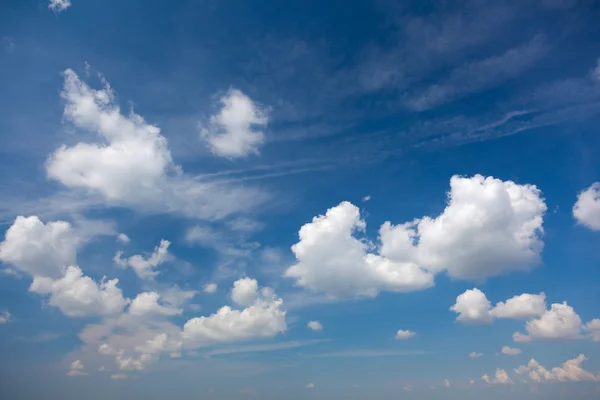 Cielo real fotos de stock, imágenes de Cielo real sin royalties ...