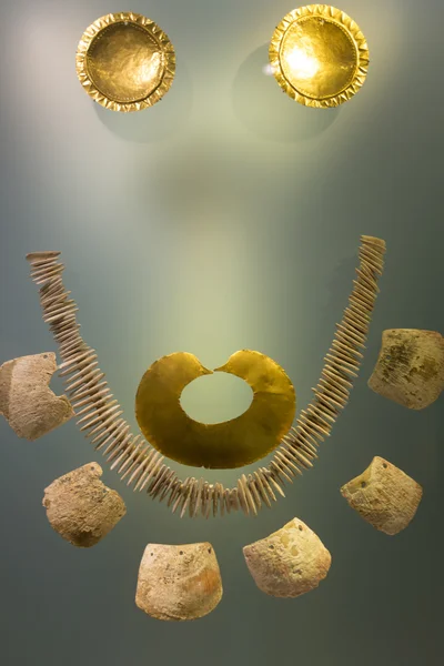 Inca Funerary mask of hammered gold from Colombia — Stock Photo ...