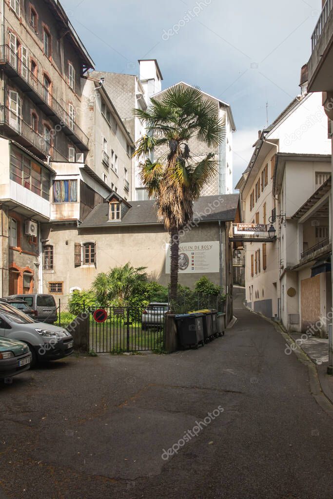 La construcción de la fábrica de Boly, en la que Bernadette Soubirous ...