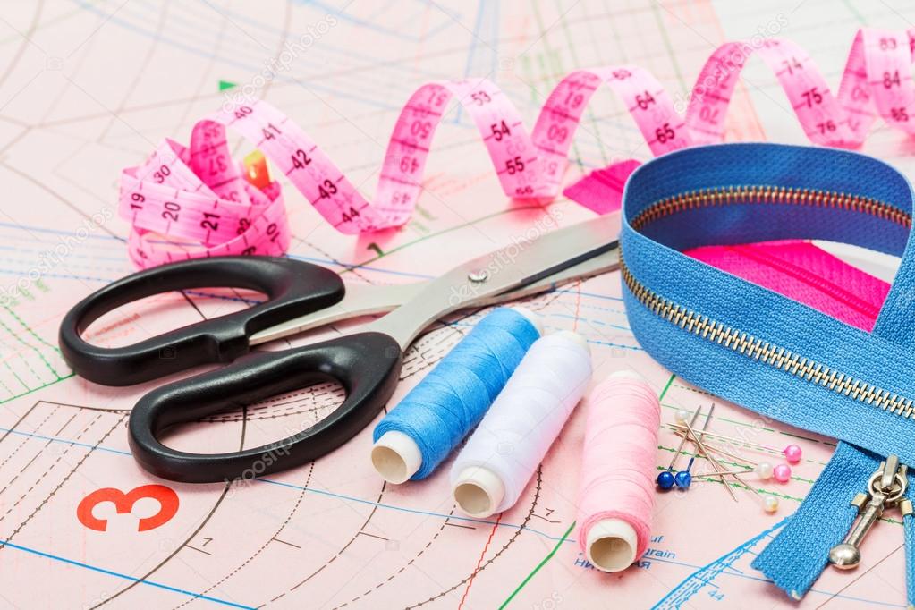 Tailoring tools and accessories Stock Photo by ©erierika 67640479