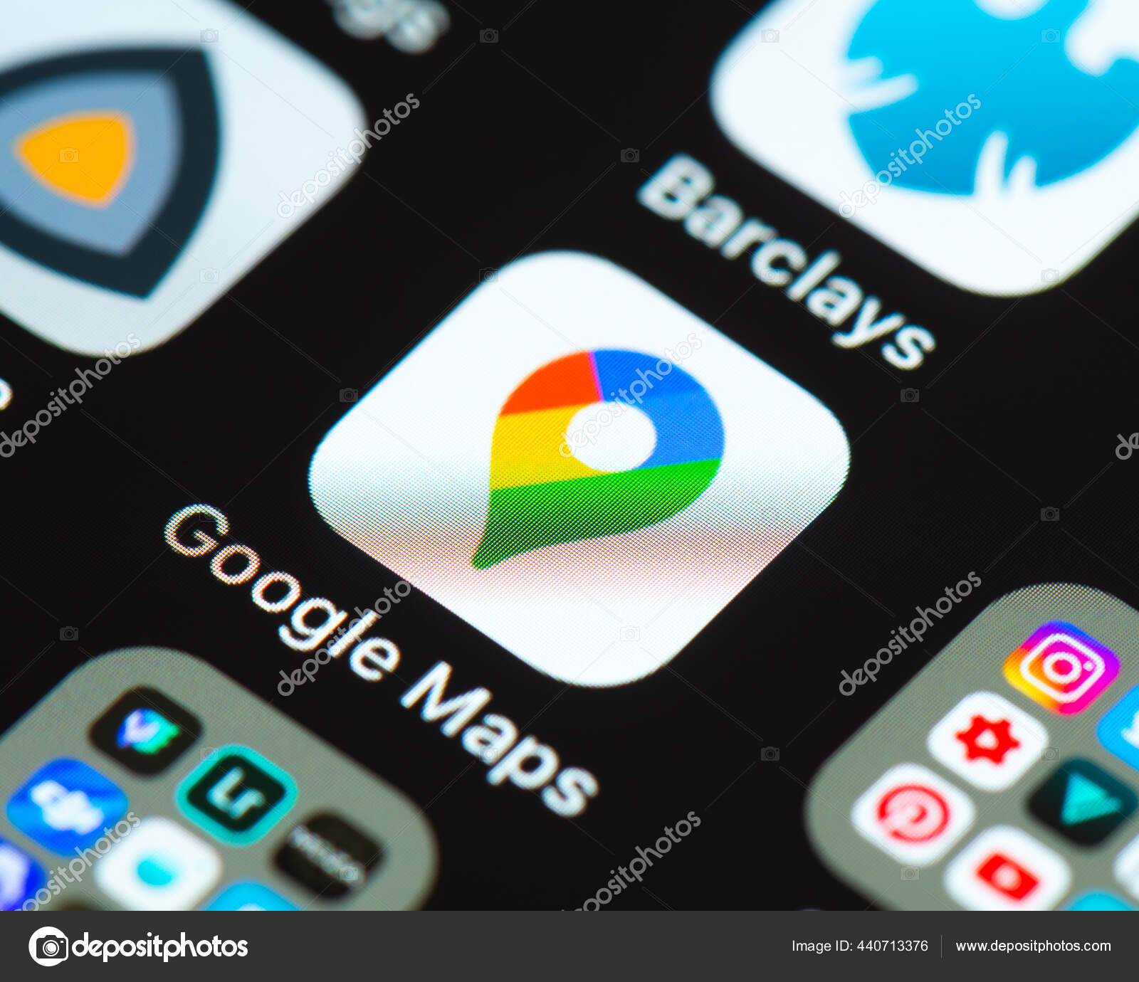 Google maps app icon on Apple iPhone screen — Stock Editorial Photo © dutourdumonde #440713376