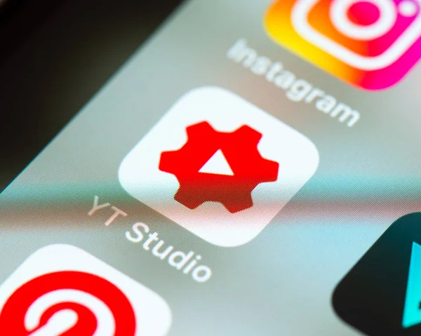 Youtube studio app Stock Photos, Royalty Free Youtube studio app Images ...