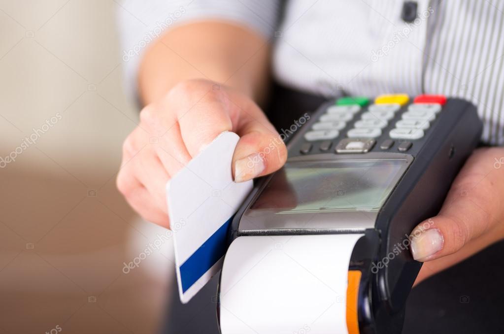 Women hand swaping a white credit card on a payment machine. Paper ...