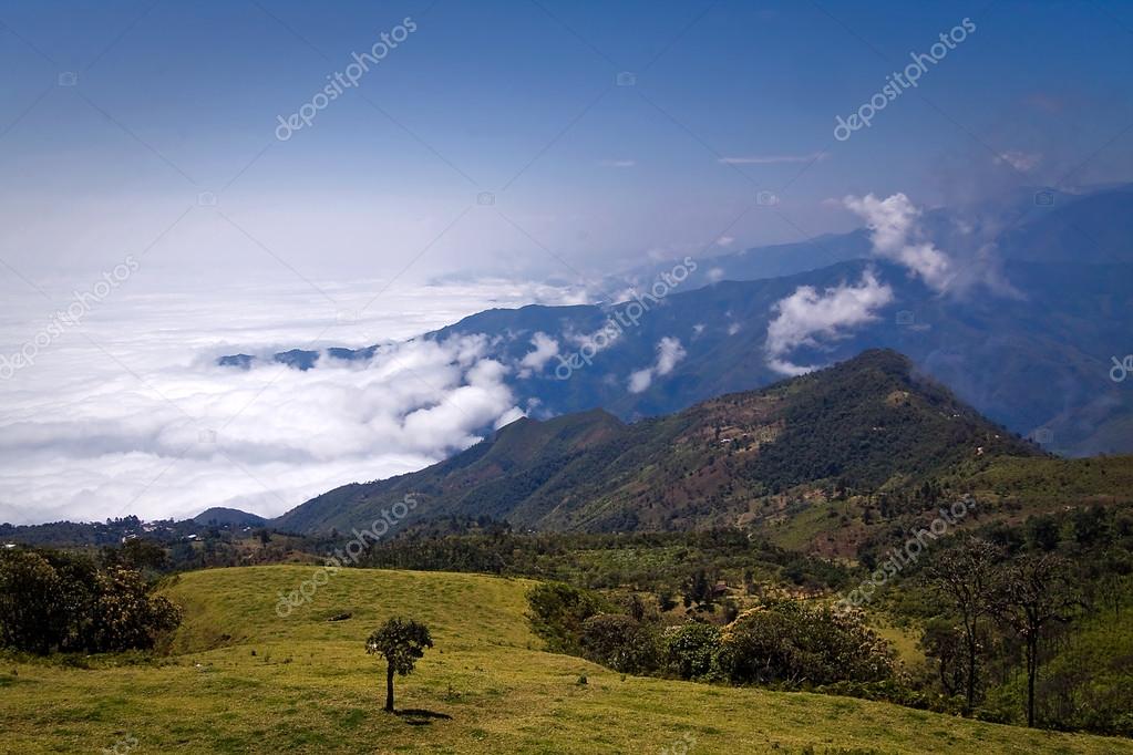 Hito de Molleturo en Azuay Cuenca Ecuador — Foto editorial de stock ...