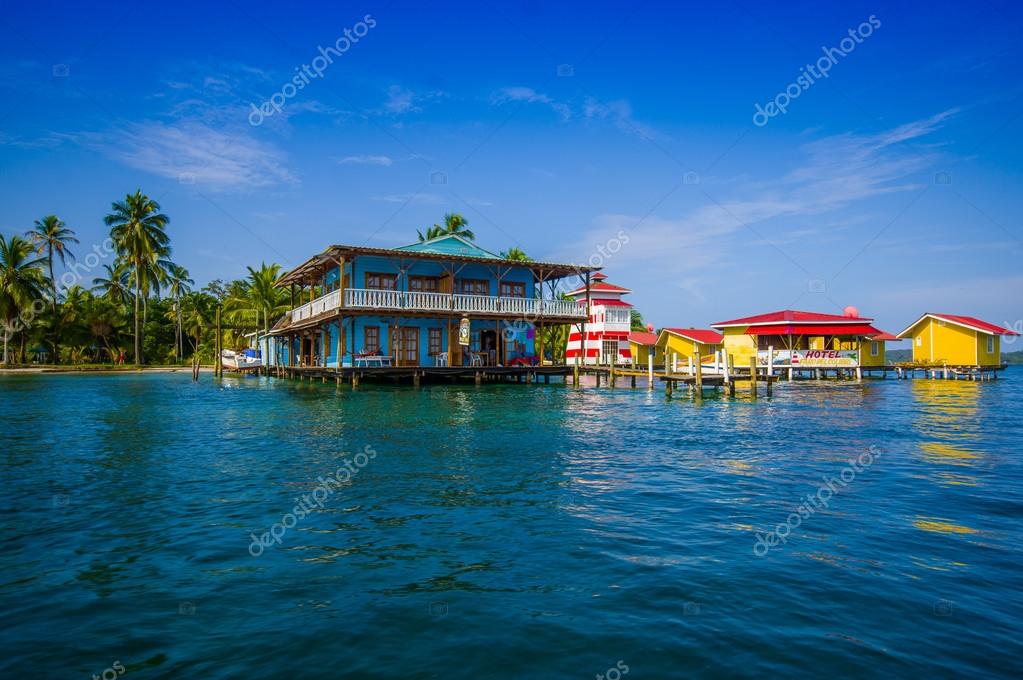ISLA COLON, PANAMÁ - 25 DE ABRIL DE 2015: La isla de Colón es la isla ...