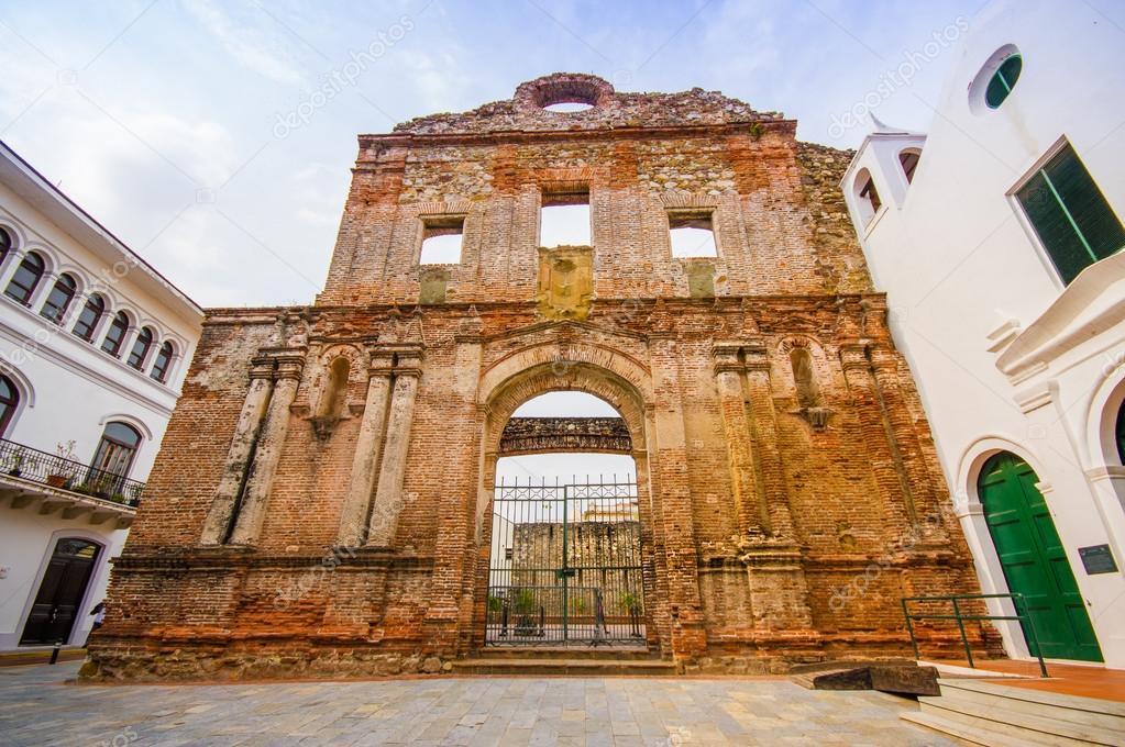 Arco Chato en el casco antiguo histórico de la ciudad de Panamá — Foto ...