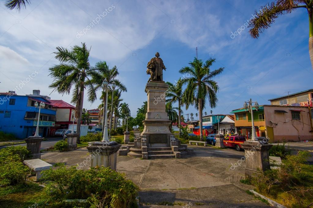 COLON, PANAMÁ - 14 DE ABRIL DE 2015: Colón es un puerto marítimo en la ...