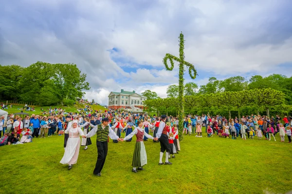 Dancing around the maypole in Midsummer, Gothemburg, Sweden – Stock ...
