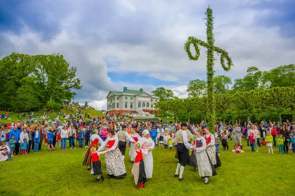 Dancing around the maypole in Midsummer, Gothemburg, Sweden – Stock ...