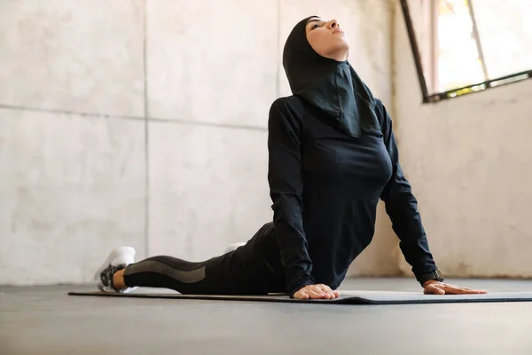 Muslim woman fitness Stock Photos, Royalty Free Muslim woman fitness ...