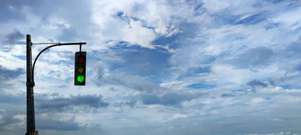 Fotos de Semáforo vertical, Imagens de Semáforo vertical sem royalties ...