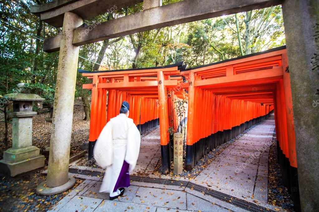 Santuario de Fushimi Inari Taisha en Kyoto, Japón 2024