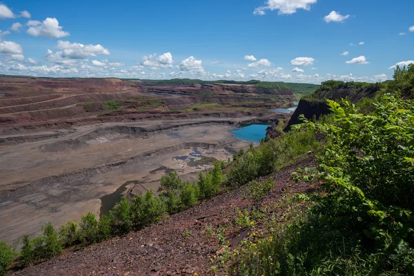 Open pit iron ore mine, Hibbing, Minnesota — Stock Photo © tomazkunst ...