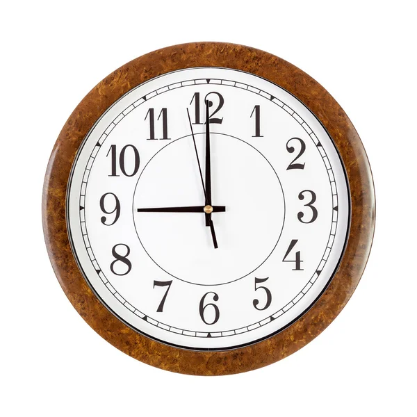 Reloj vintage que muestra nueve en punto en marco de madera: fotografía ...