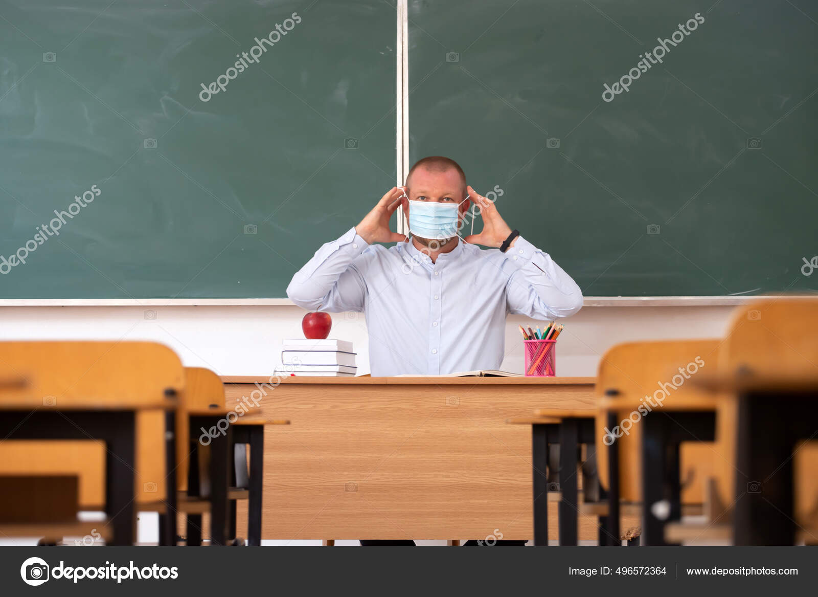 Teacher Mask Teaching How Wear Mask School Social Distanting Classroom ...