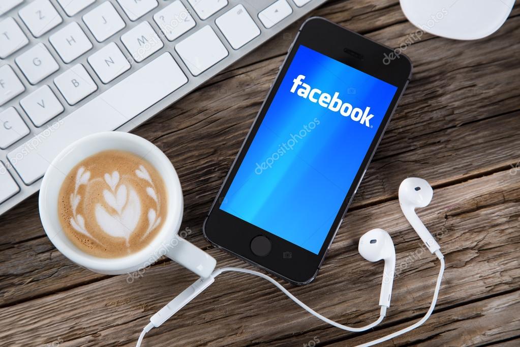 Facebook concept — Stock Editorial Photo © Kesu01 #58022693