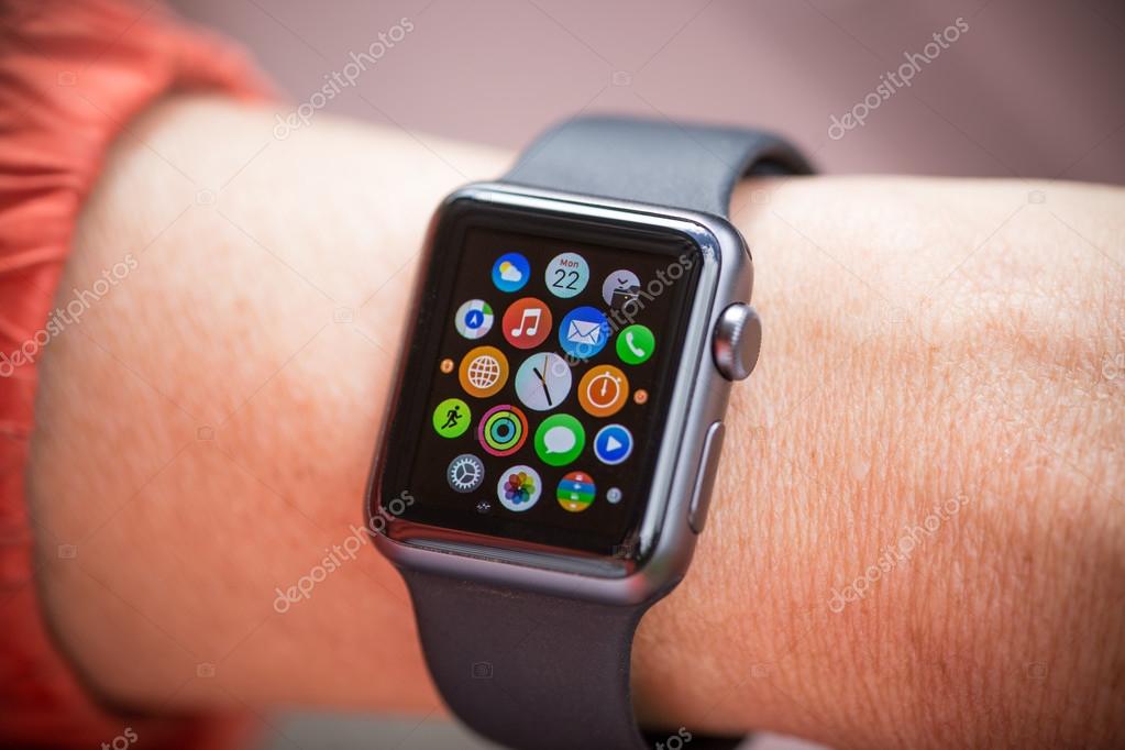 Close-up of Apple Watch. – Stock Editorial Photo © Kesu01 #76639843