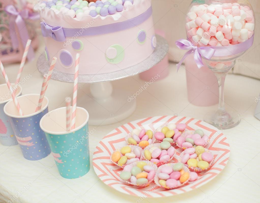 Candy bar in pastel colors for children's birthday — Stock Photo ...