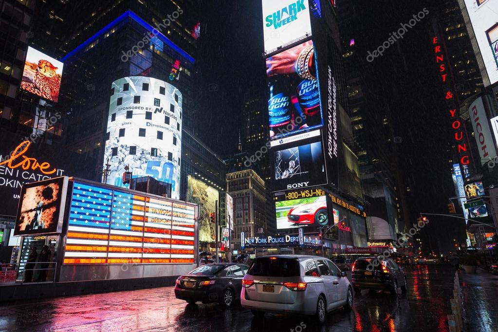 Times Square by night under the rain — Stock Editorial Photo © vwalakte ...