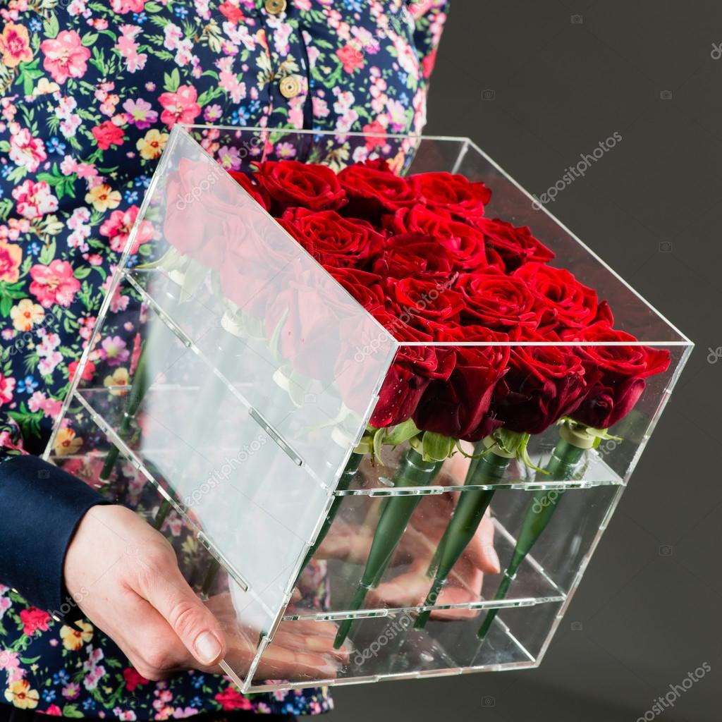 Hand girl holding a box with roses closeup — Stock Photo © smspsy ...