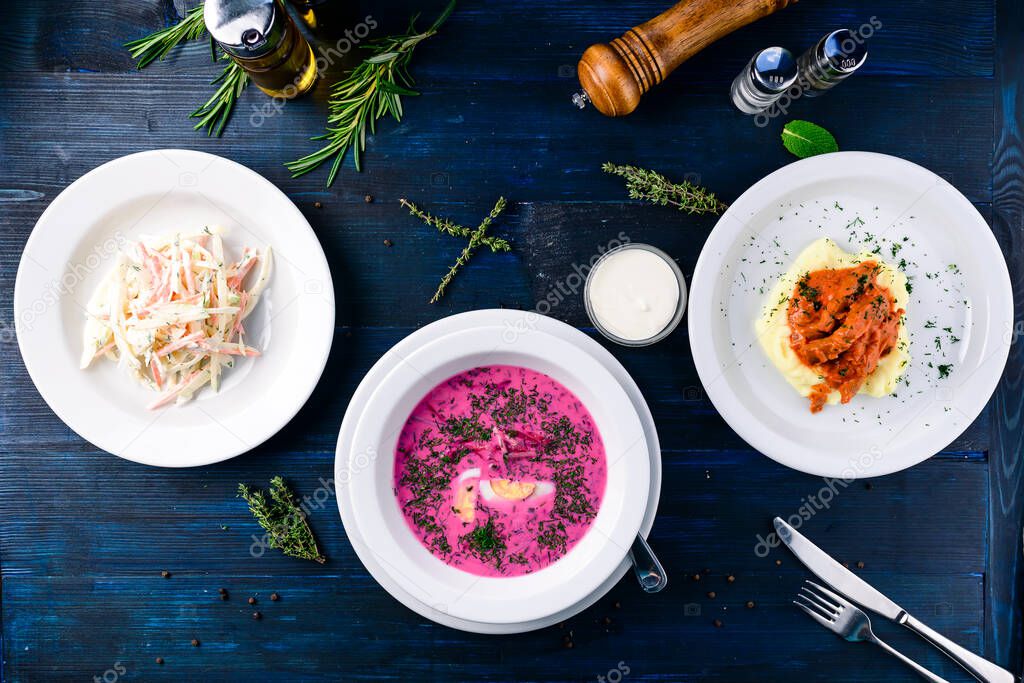 gran juego de almuerzo de tres platos sopa, segundo plato y ensalada ...